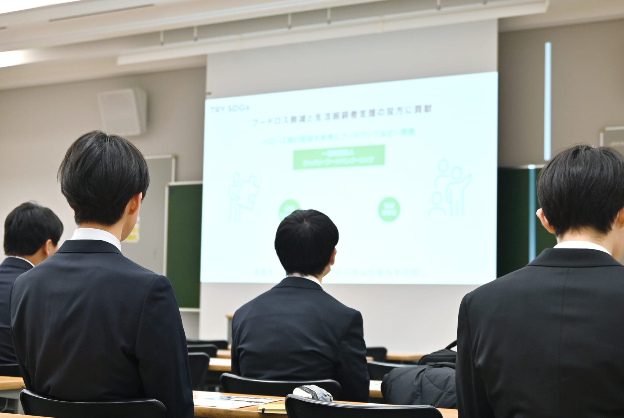就職活動支援「学内合同企業説明会」「OBOG・内定者アドバイス会」が開催されました – 國學院大學